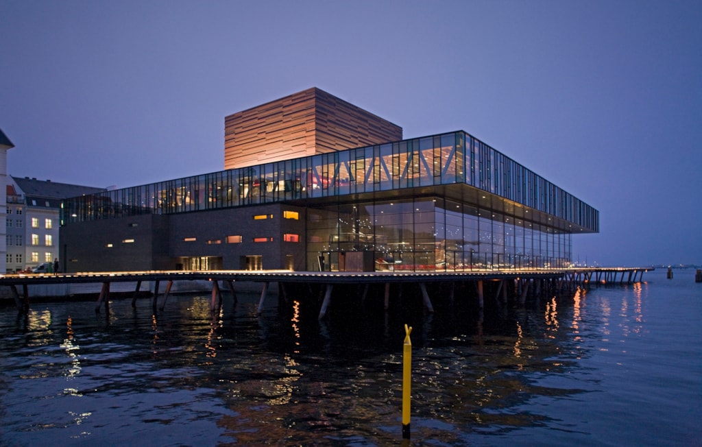 Rundvisning Operaen, Skuespilhuset og Gamle Scene | Sightseeing ...